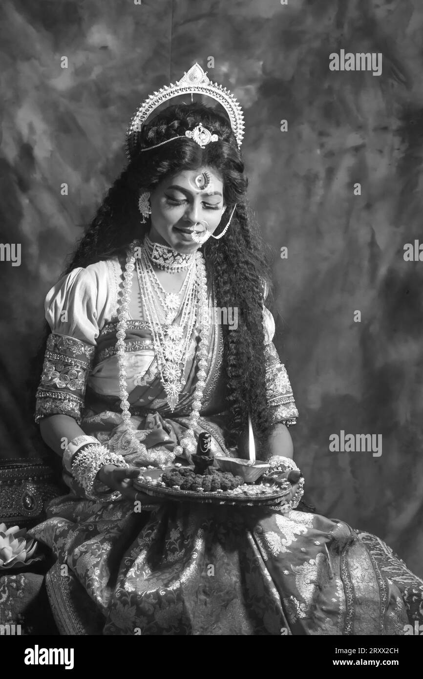 Portrait of beautiful Indian girl of Durga Idol Agomoni Concept Indoor ...