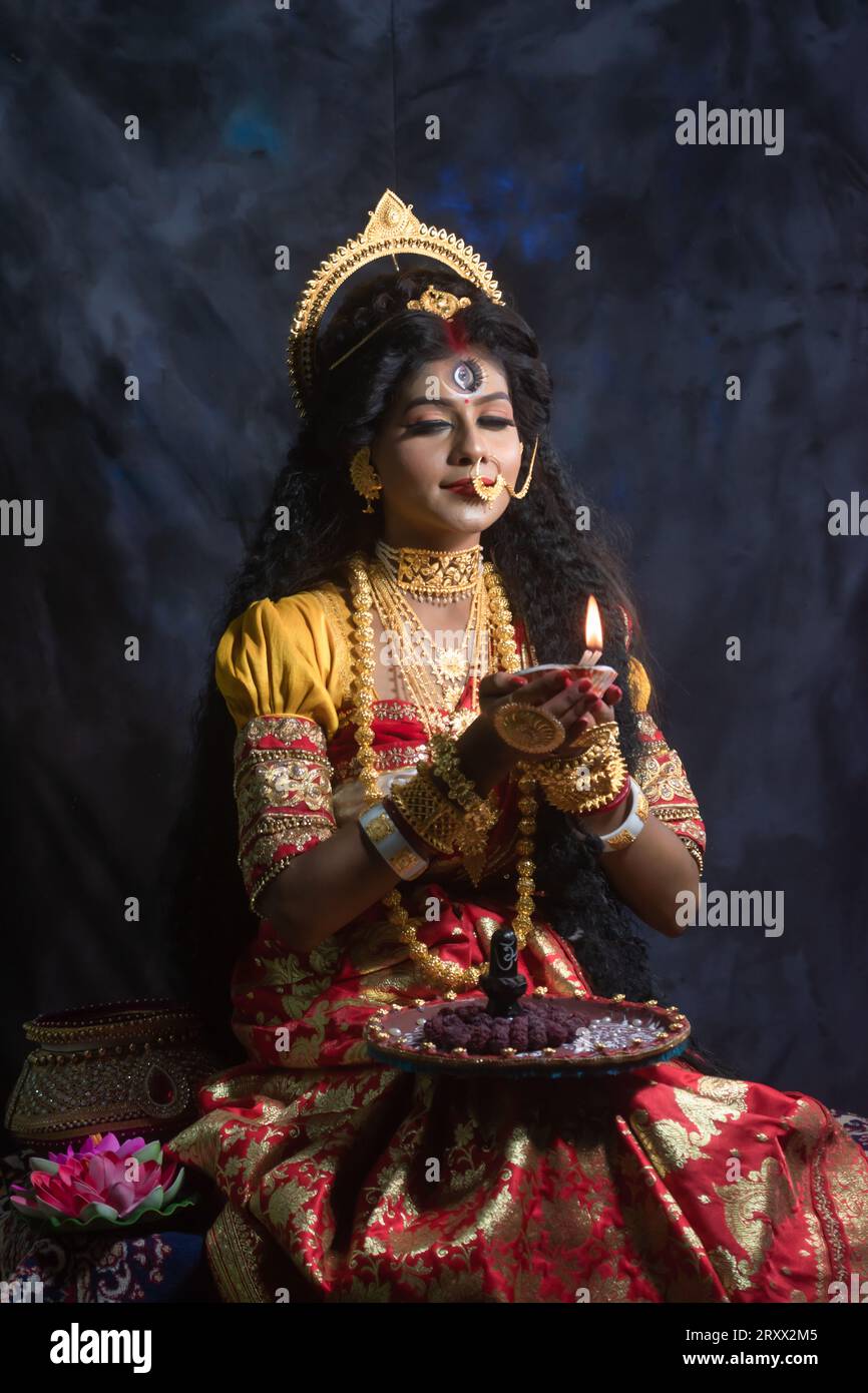 Portrait of beautiful Indian girl of Durga Idol Agomoni Concept Indoor ...