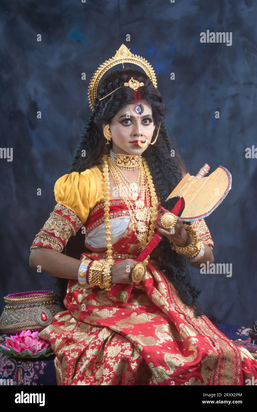 Portrait of beautiful Indian girl of Durga Idol Agomoni Concept Indoor ...