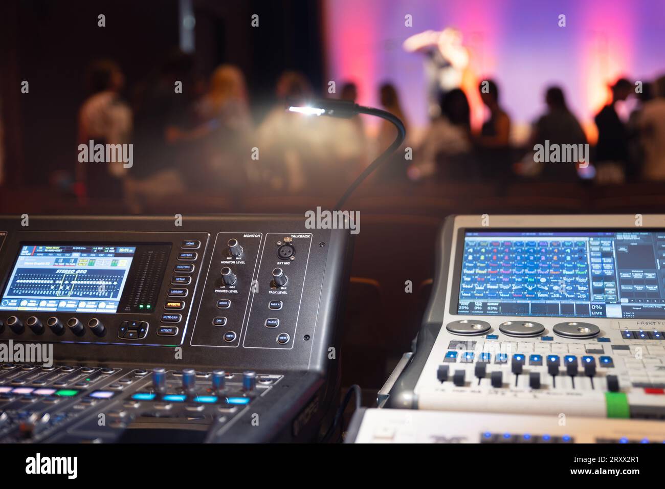 Soundman and mixer hi-res stock photography and images - Alamy