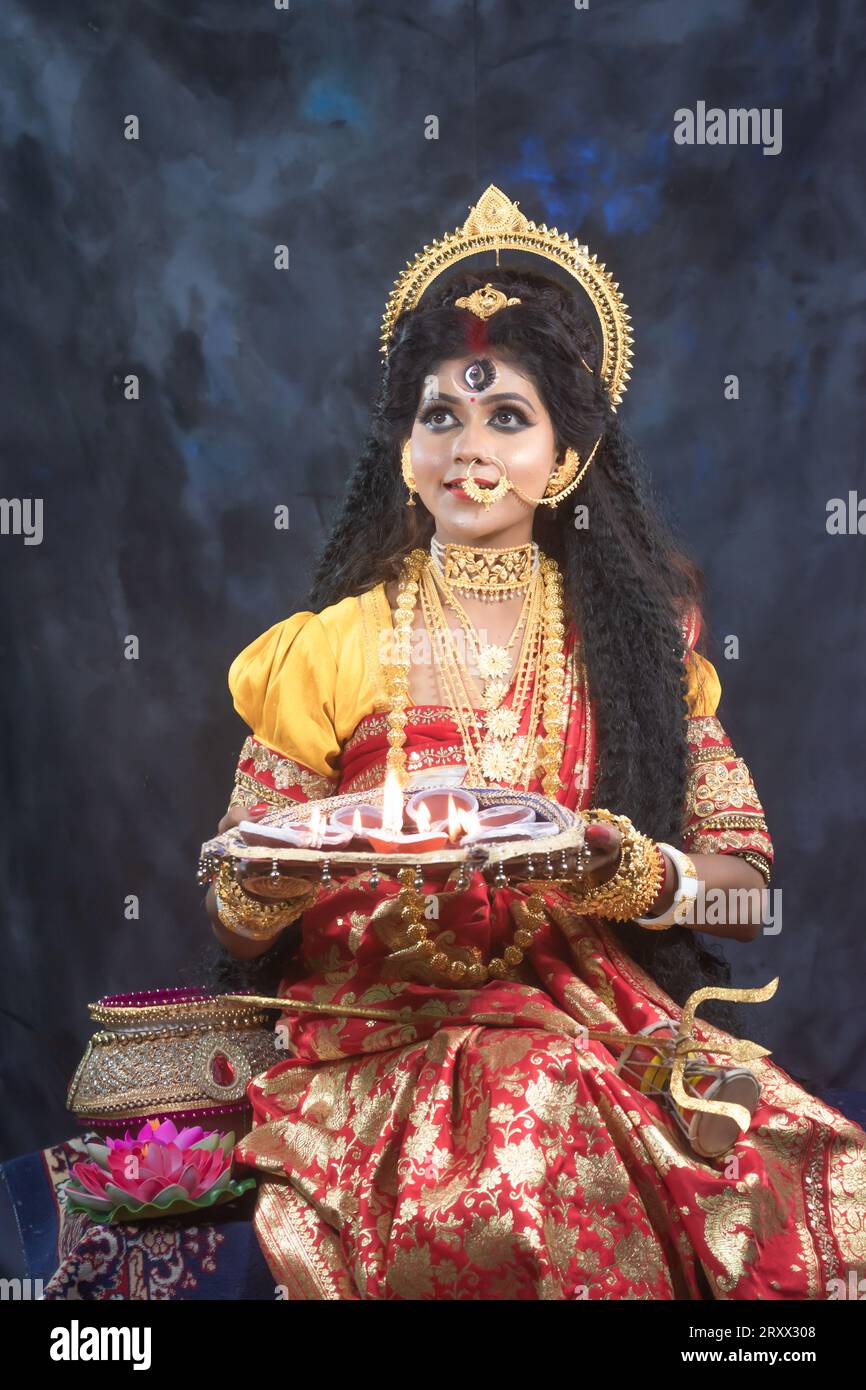 Portrait of beautiful Indian girl of Durga Idol Agomoni Concept Indoor ...