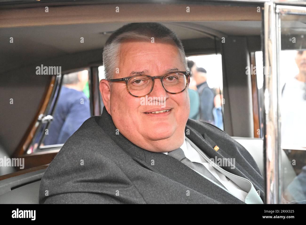 Stephan Seeger bei der Ankunft zur Trauung von Maria Teresita ...