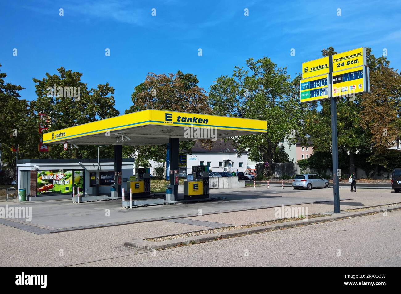 Edeka tanken. Freie Tankstelle in Regensburg *** Edeka fill up Free gas ...