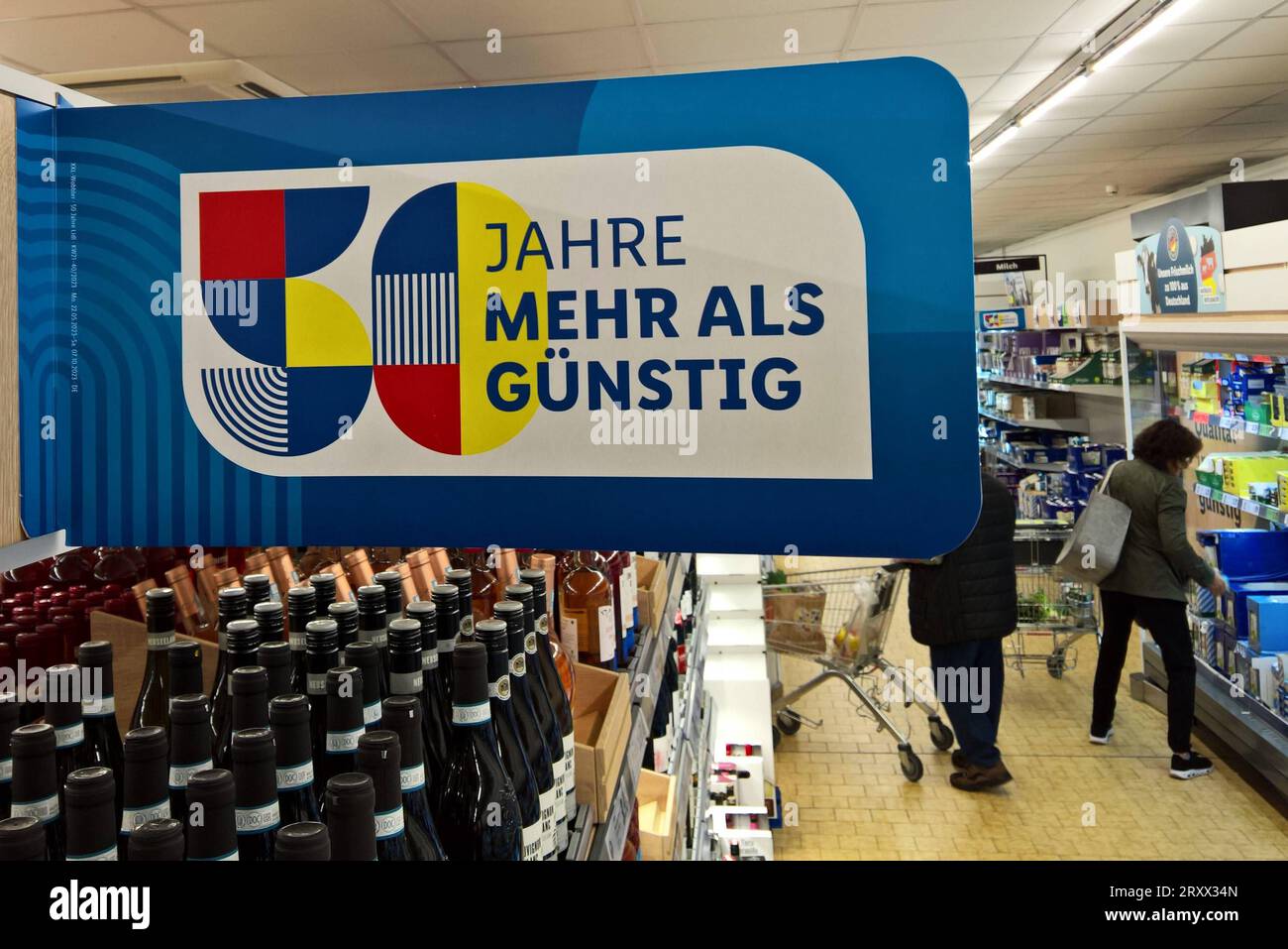 Lidl Lebensmittel Discounter *** Lidl food discounter Stock Photo - Alamy