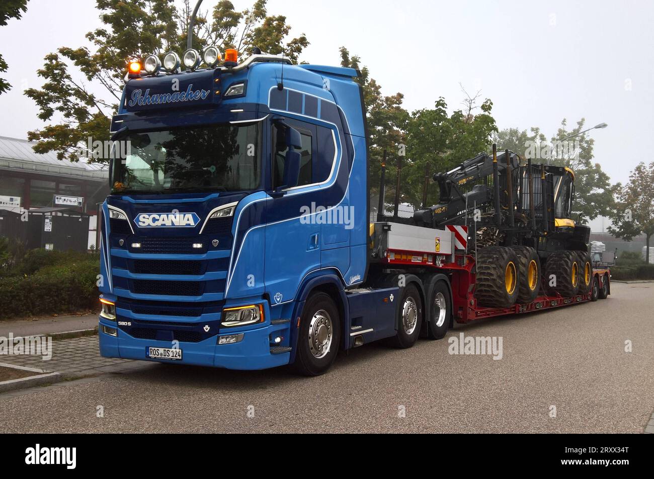 Schwerlast-Sattelzugmaschine mit 3-Achsen von Scania mit V8 - Motor ...