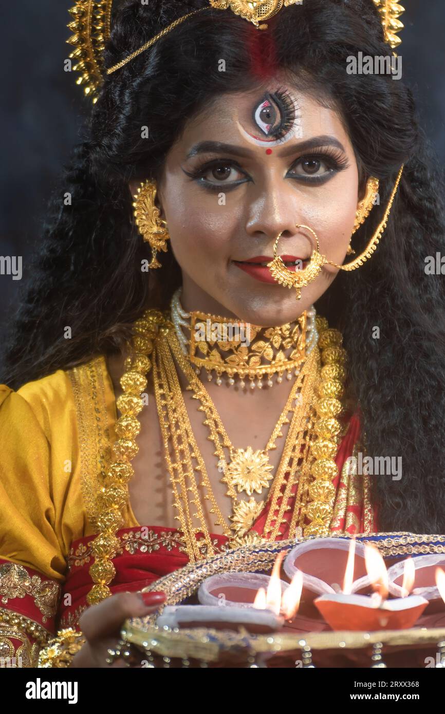 Portrait of beautiful Indian girl of Durga Idol Agomoni Concept Indoor ...