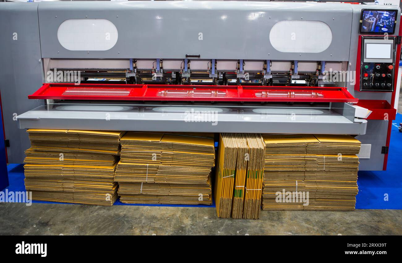 Automatic baler machine. Horizontal balers packing materials Stock ...