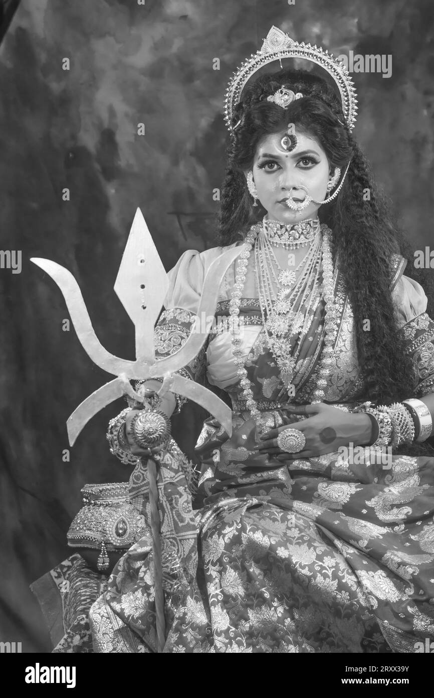 Portrait of beautiful Indian girl of Durga Idol Agomoni Concept Indoor ...