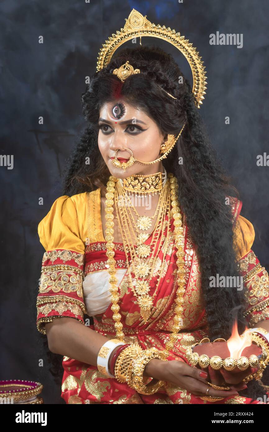 Portrait of beautiful Indian girl of Durga Idol Agomoni Concept Indoor ...