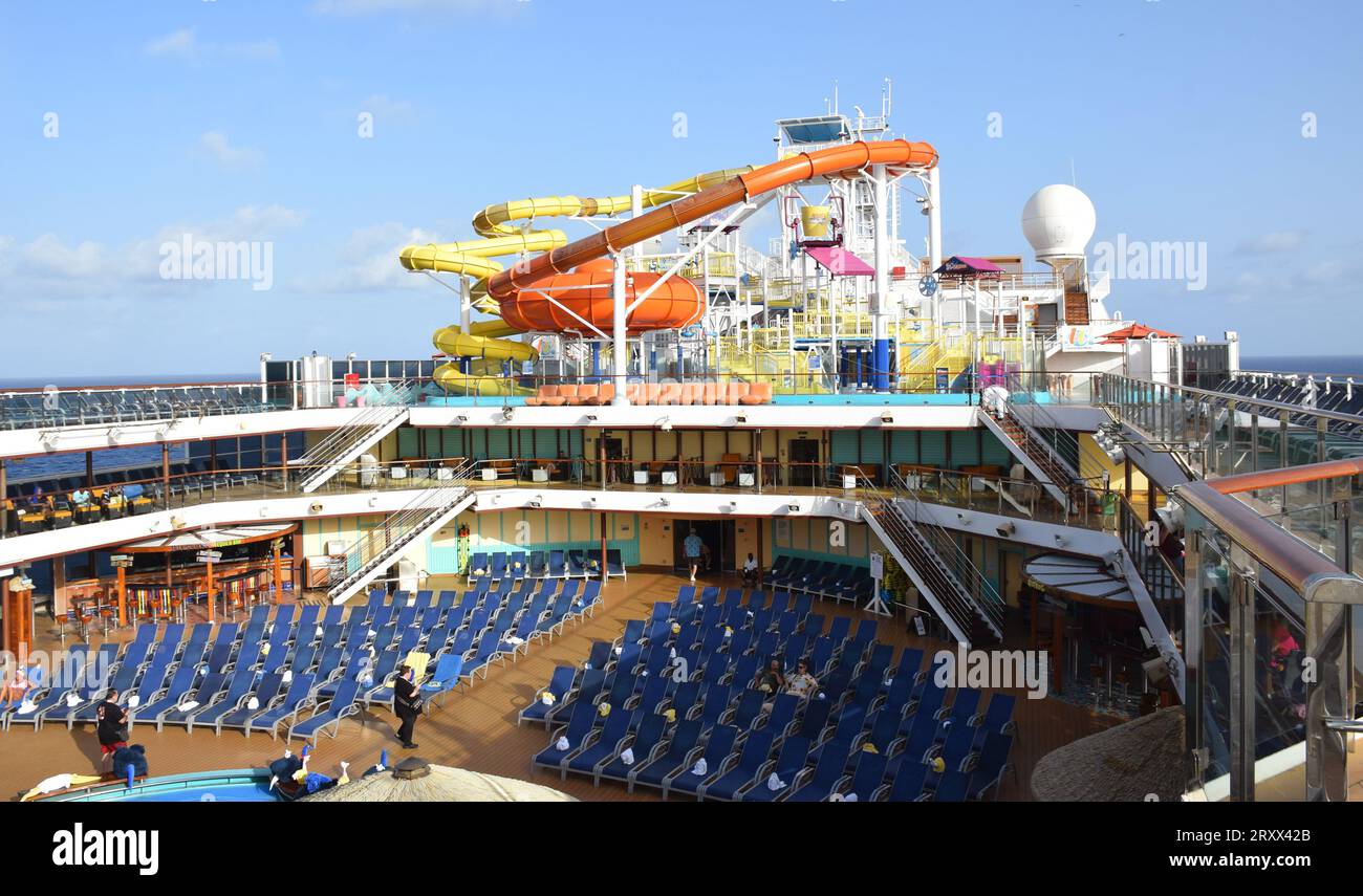 Ship deck activities hi-res stock photography and images - Alamy