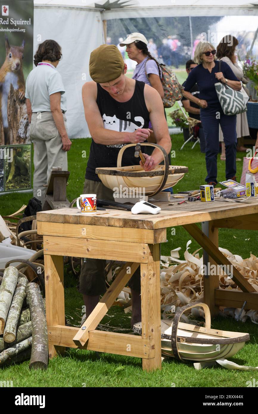 Demonstrating trug making hi-res stock photography and images - Alamy