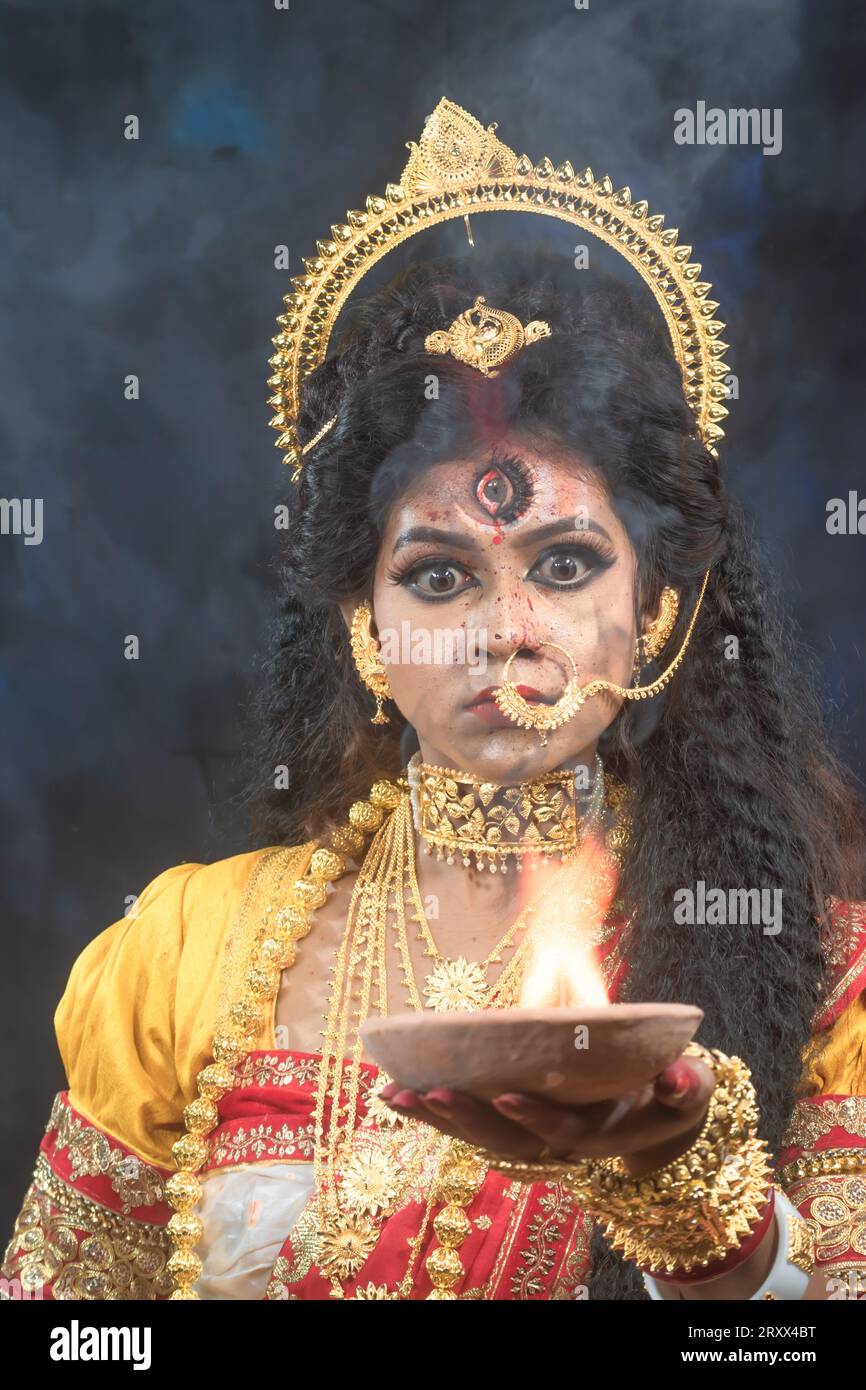 Portrait of beautiful Indian girl of Durga Idol Agomoni Concept Indoor ...