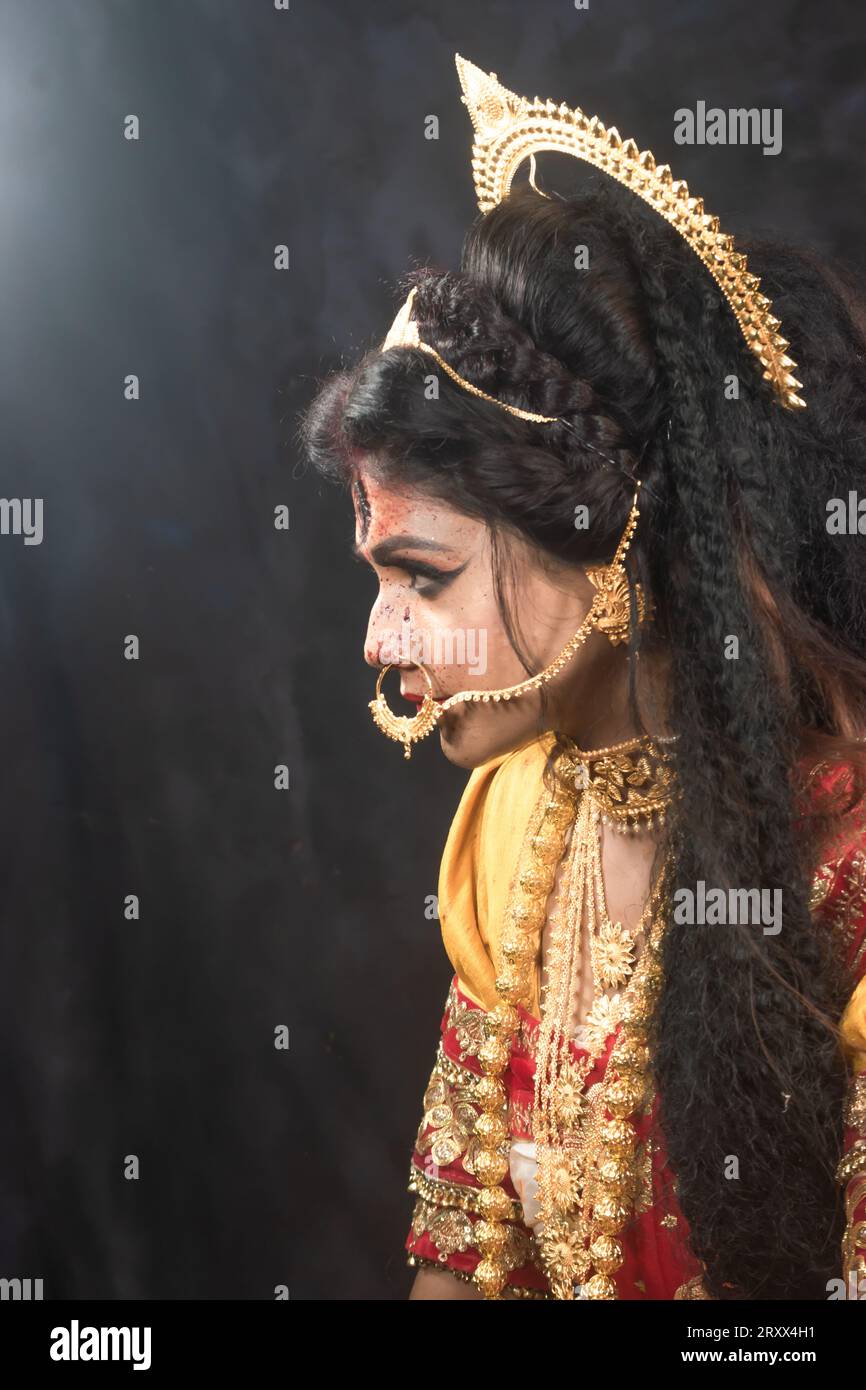 Portrait of beautiful Indian girl of Durga Idol Agomoni Concept Indoor ...