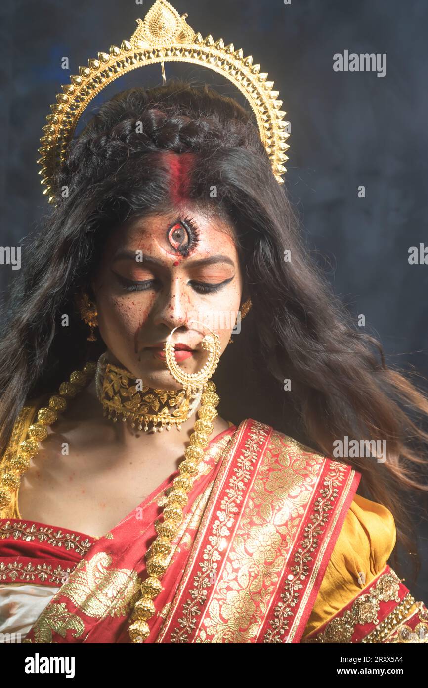Portrait of beautiful Indian girl of Durga Idol Agomoni Concept Indoor ...