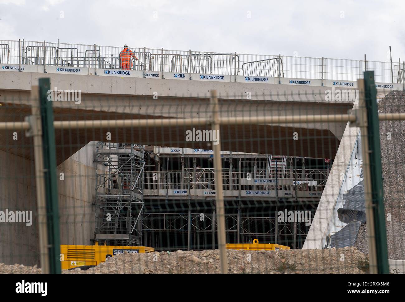 Harefield, UK. 27th September, 2023. Construction work on the ...