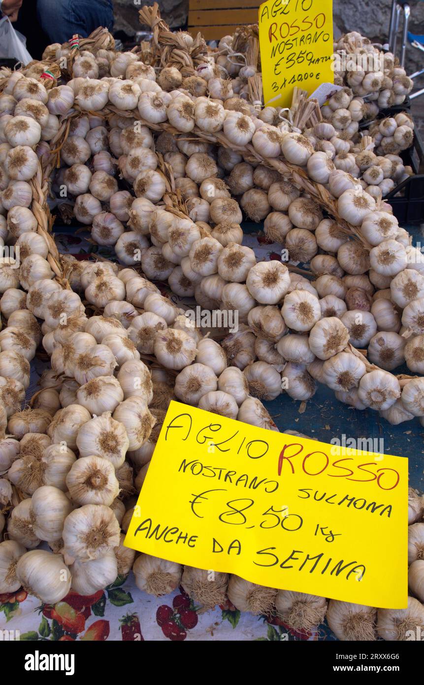 Bancarella hi-res stock photography and images - Alamy