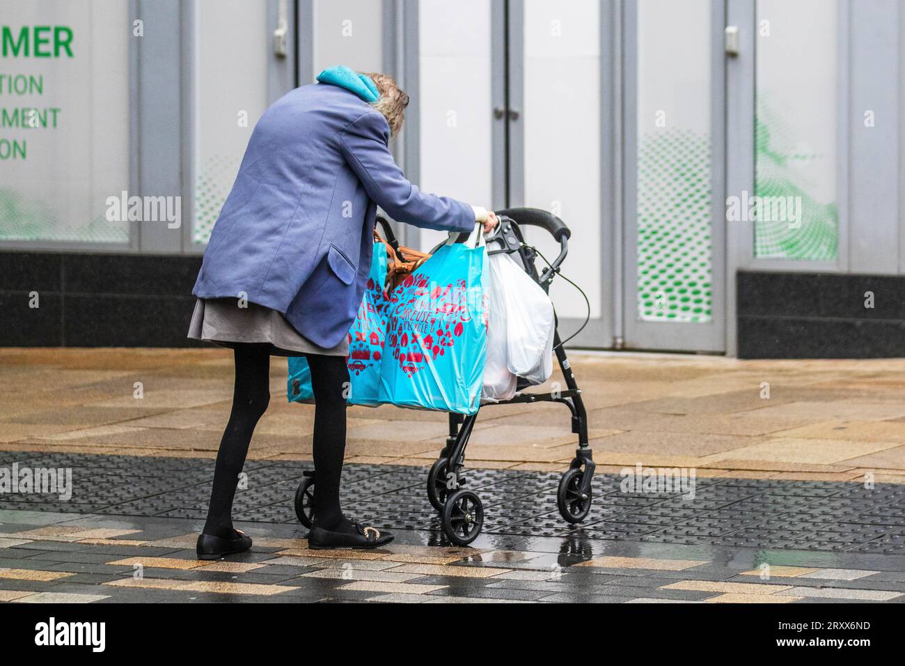 Shopping mall footfall hi-res stock photography and images - Alamy