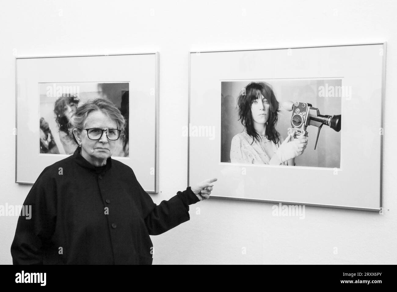 Judy Linn bei der Eröffnung ihrer Einzelausstellung im Haus am ...