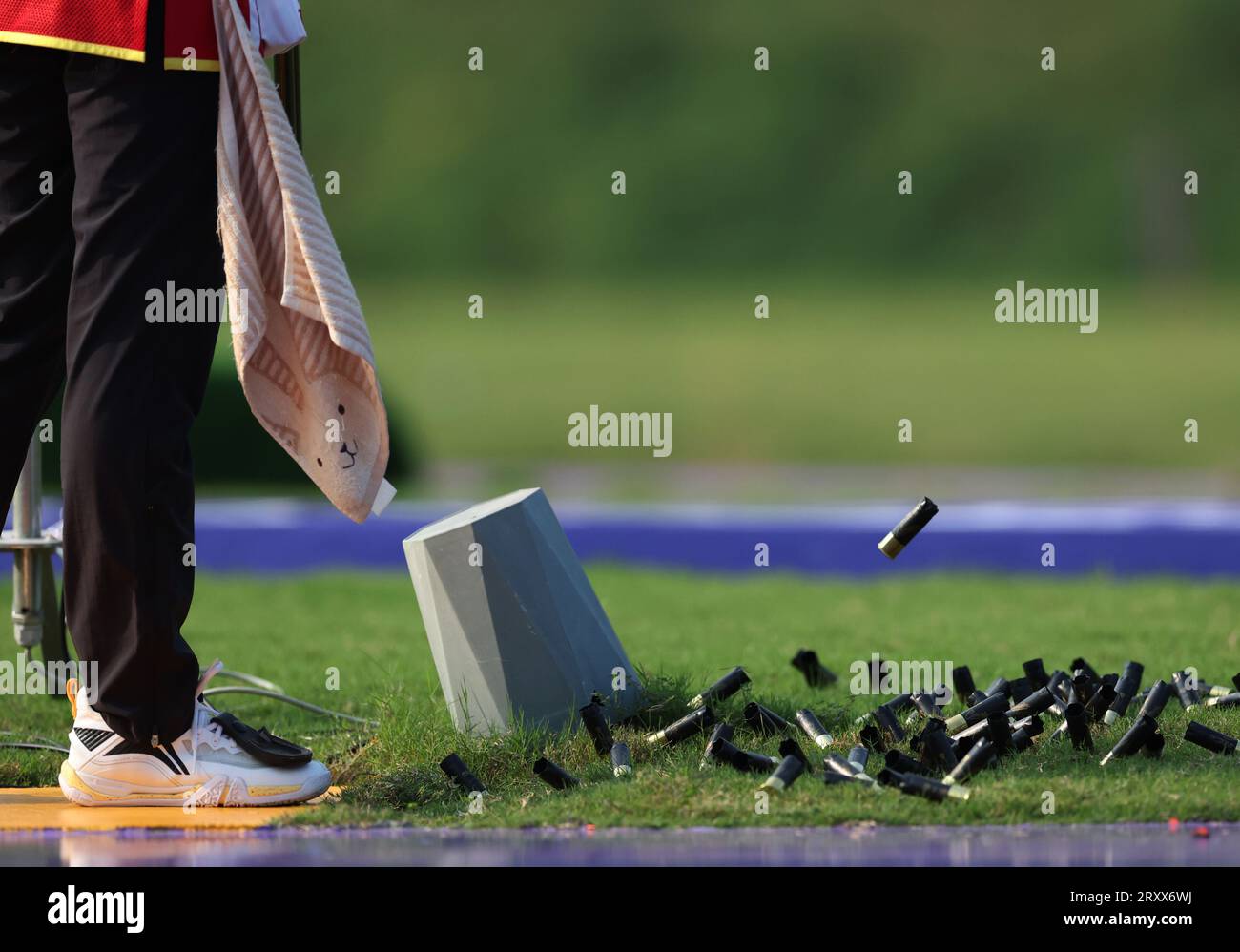 Womens shell hi-res stock photography and images - Alamy