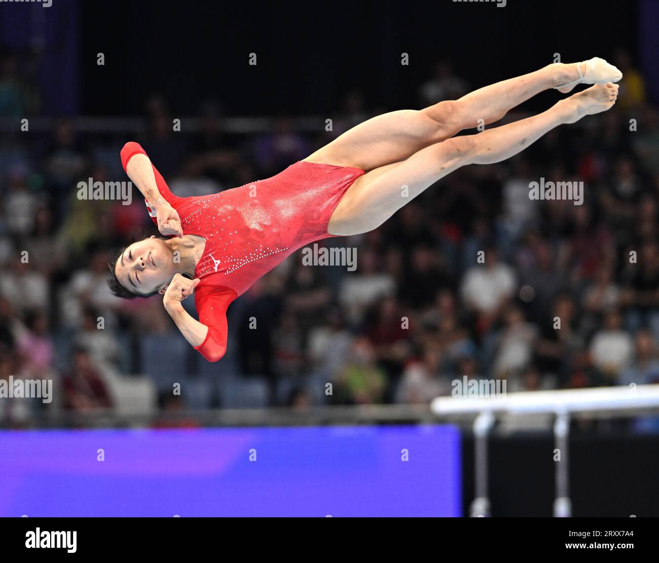 (230927) -- HANGZHOU, Sept. 27, 2023 (Xinhua) -- Okamura Mana of Japan ...