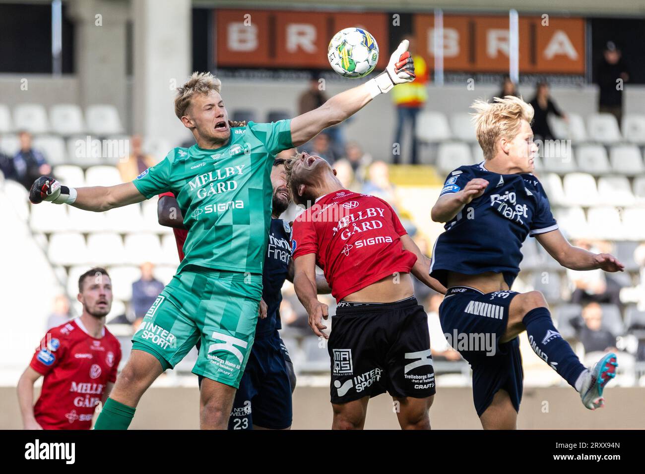 230924 Trelleborgs målvakt Kasper Thiesson Kristensen och Utsiktens ...