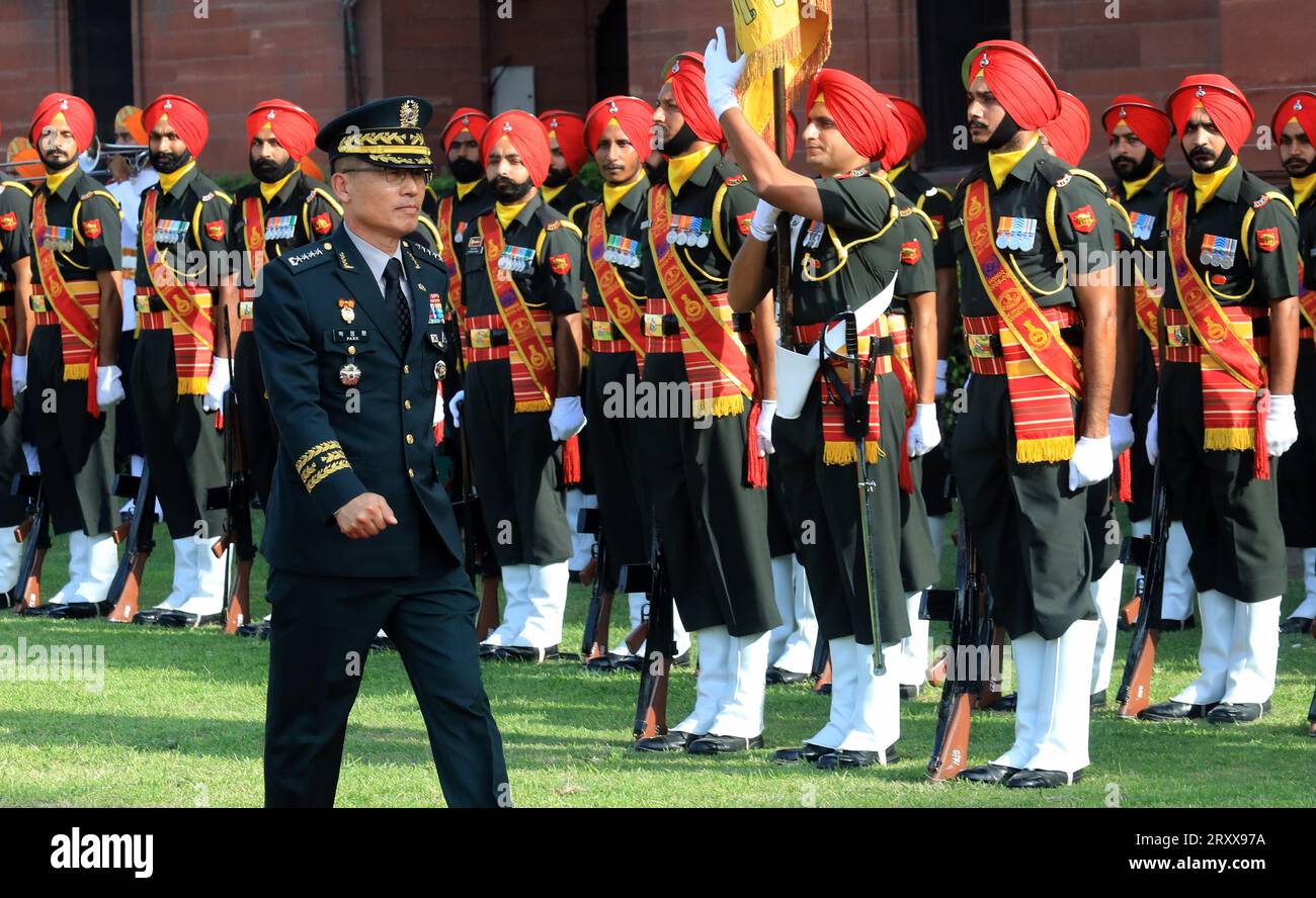 Chief of Staff of the Republic of Korea Army General Park, Jeong Hwan ...