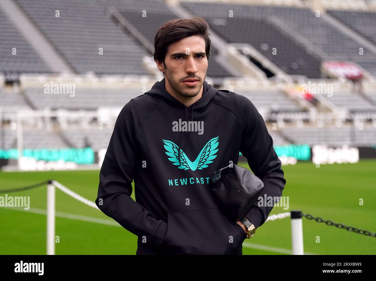 Newcastle United's Sandro Tonali arrives for the Carabao Cup third ...