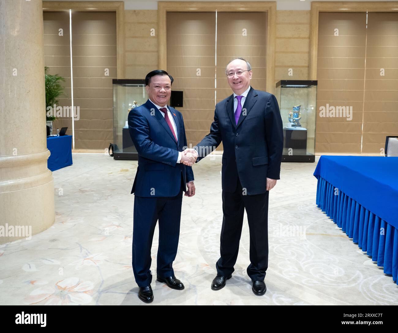 (230927) -- BEIJING, Sept. 27, 2023 (Xinhua) -- Yin Li, a member of the Political Bureau of the ...