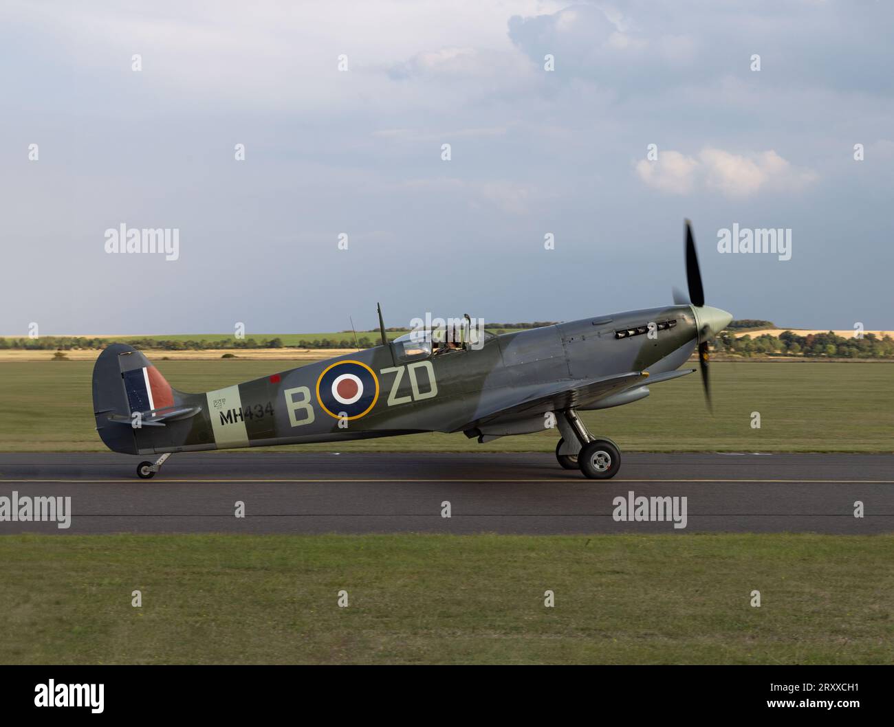 Supermarine Spitfire Mk.IXb MH434 at the 2023 Battle of Britain Air ...