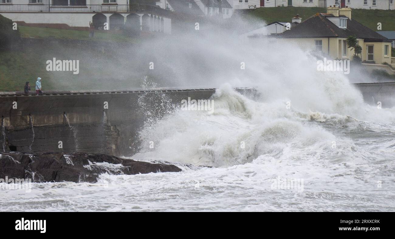 Waves overtopping sea wall hi-res stock photography and images - Alamy