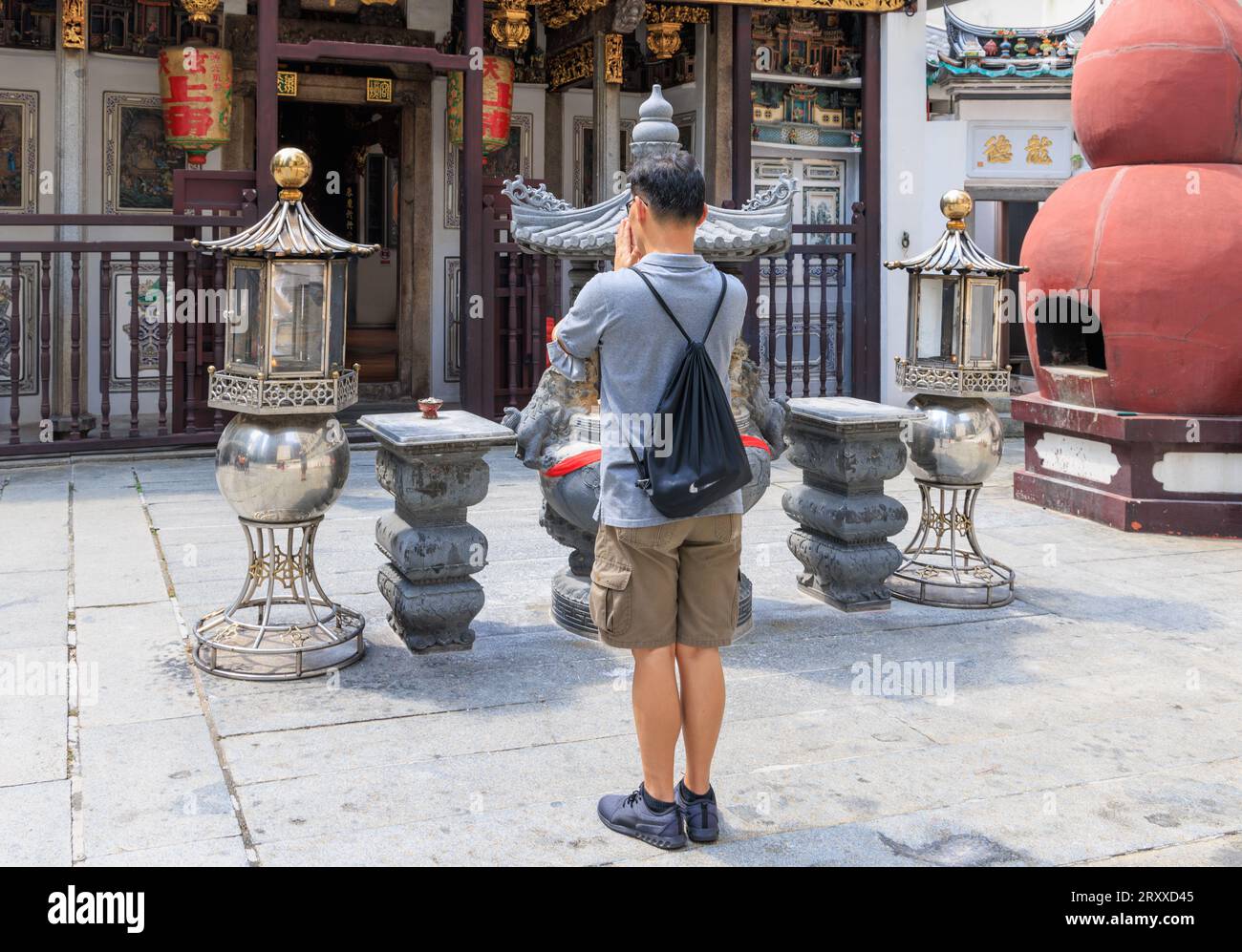 Yueh Hai Ching Temple, Singapore Stock Photo - Alamy