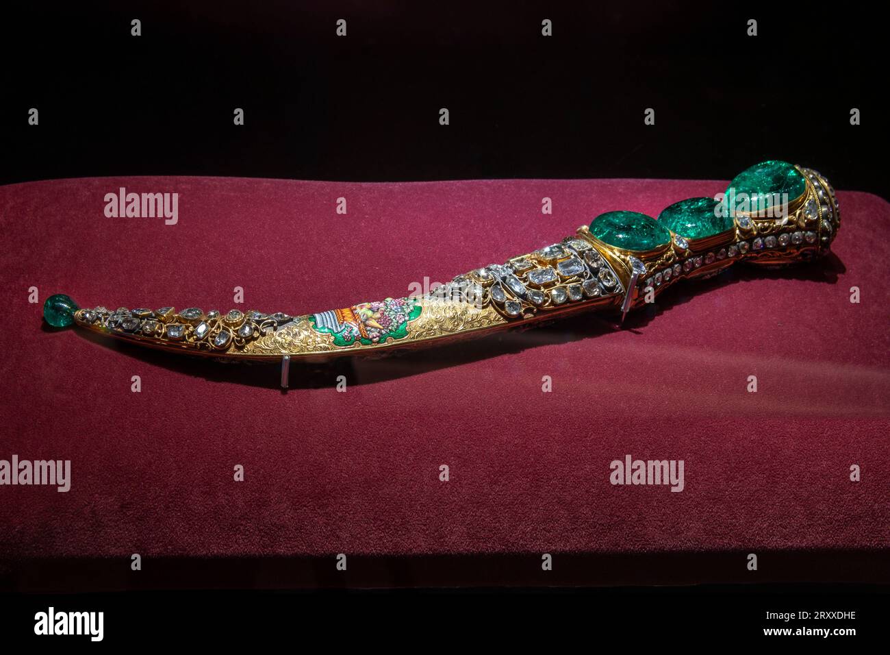 Topkapi dagger hi-res stock photography and images - Alamy