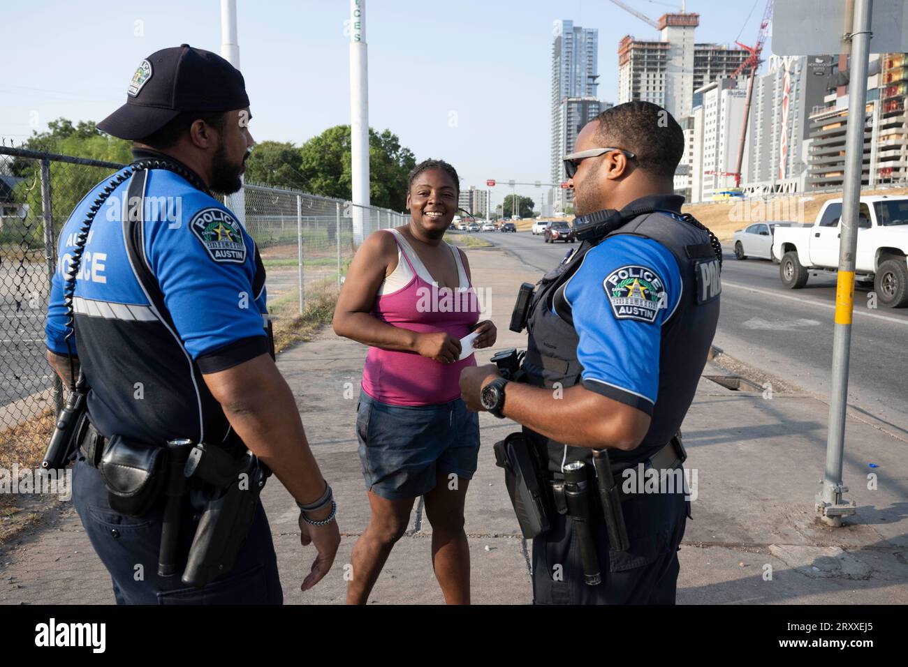 Woman experiencing homelessness hi-res stock photography and images - Alamy