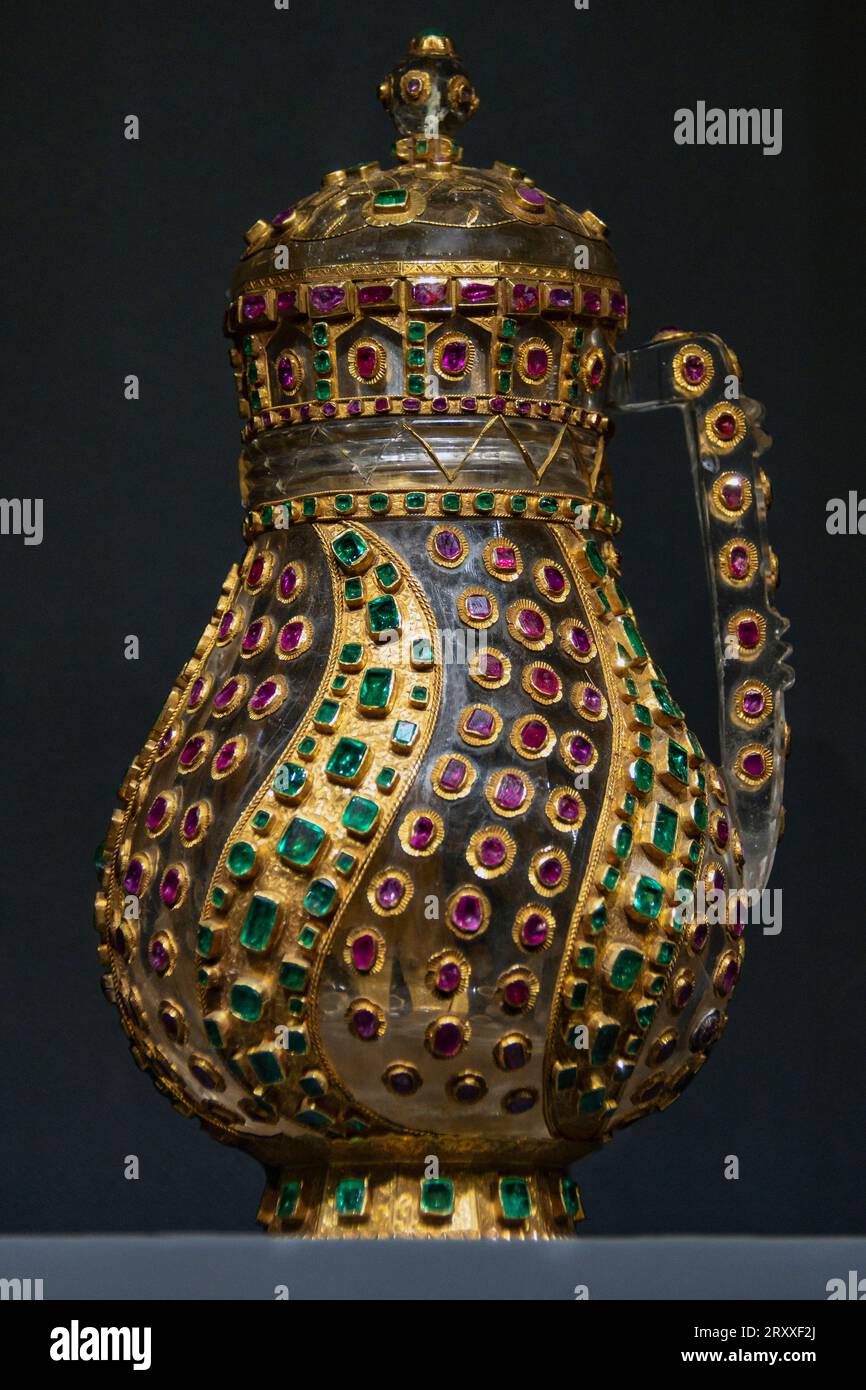 Ottoman imperial treasury hi-res stock photography and images - Alamy