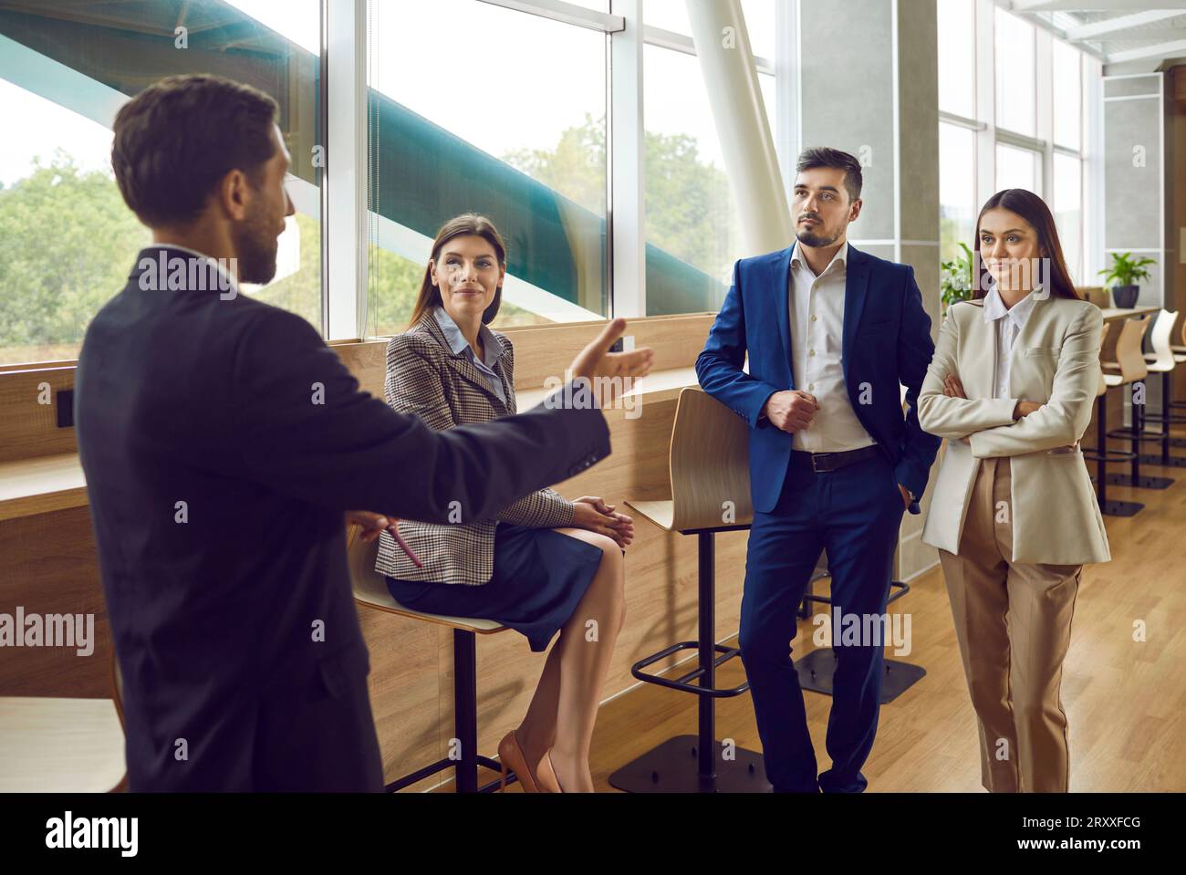 Speaking teamwork hi-res stock photography and images - Alamy