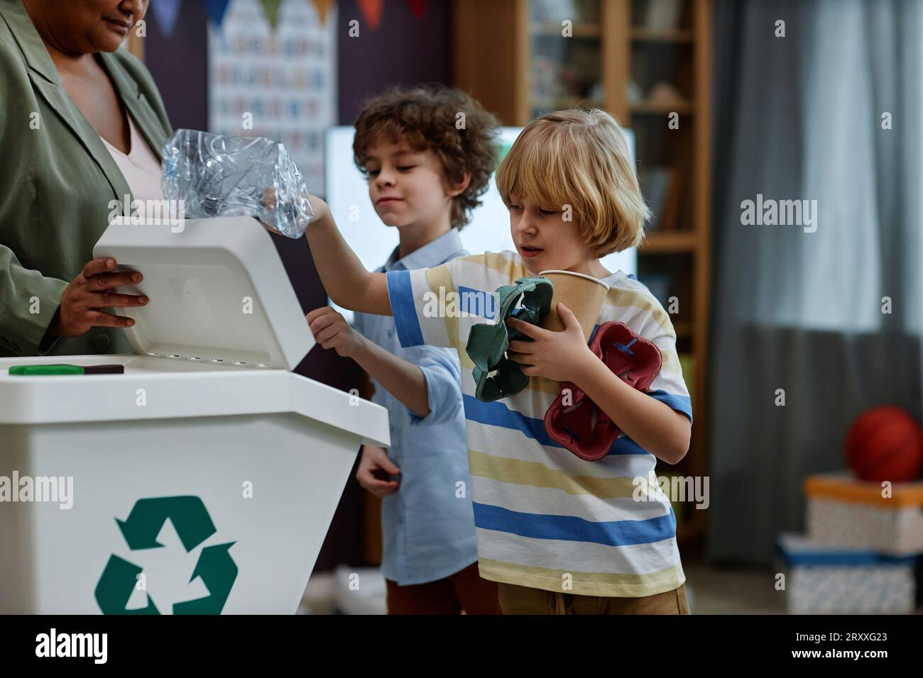 Waste paper bin classroom hi-res stock photography and images - Alamy