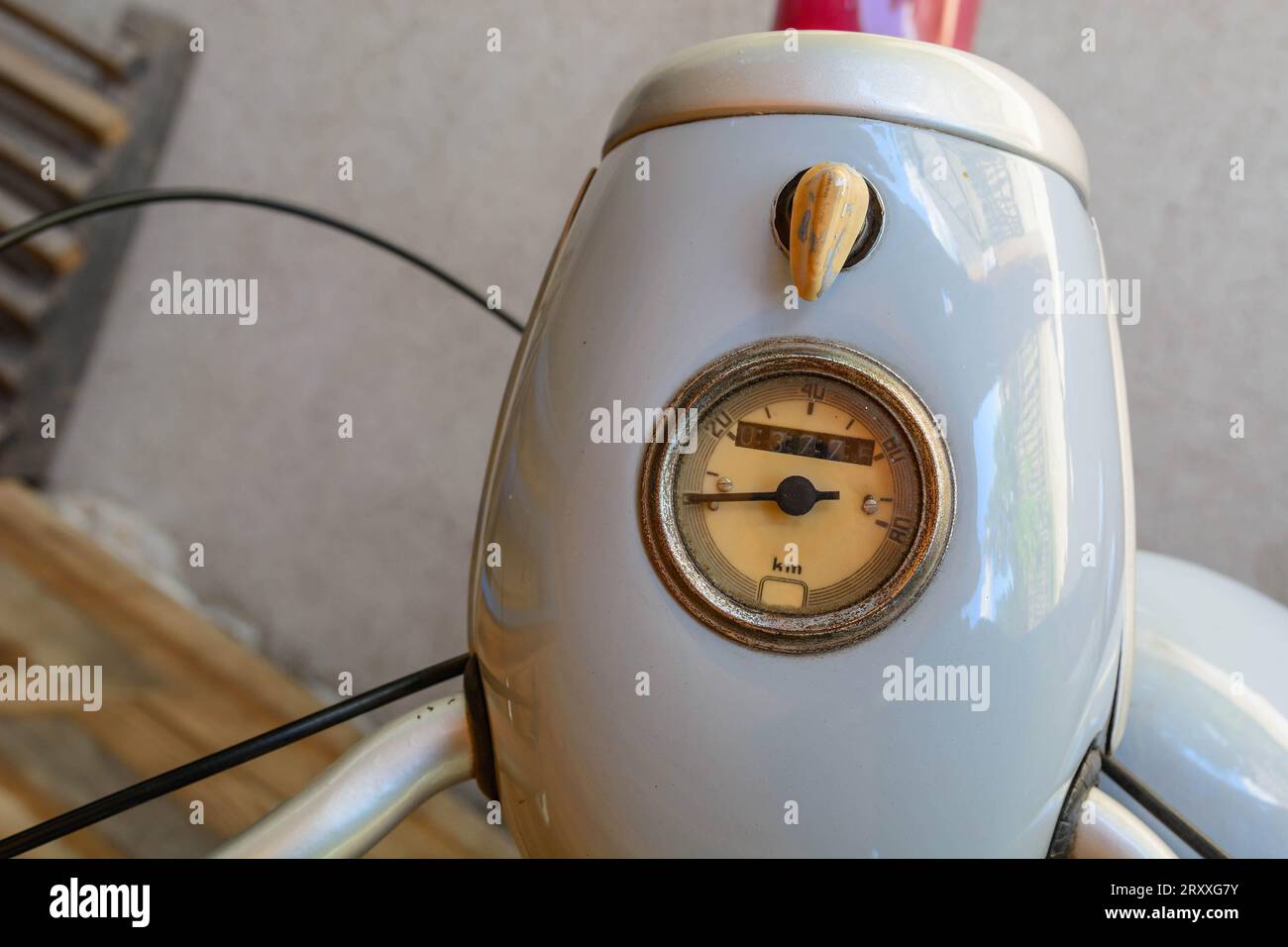 Motorcycle speedometer with chrome ring and white dial Stock Photo - Alamy