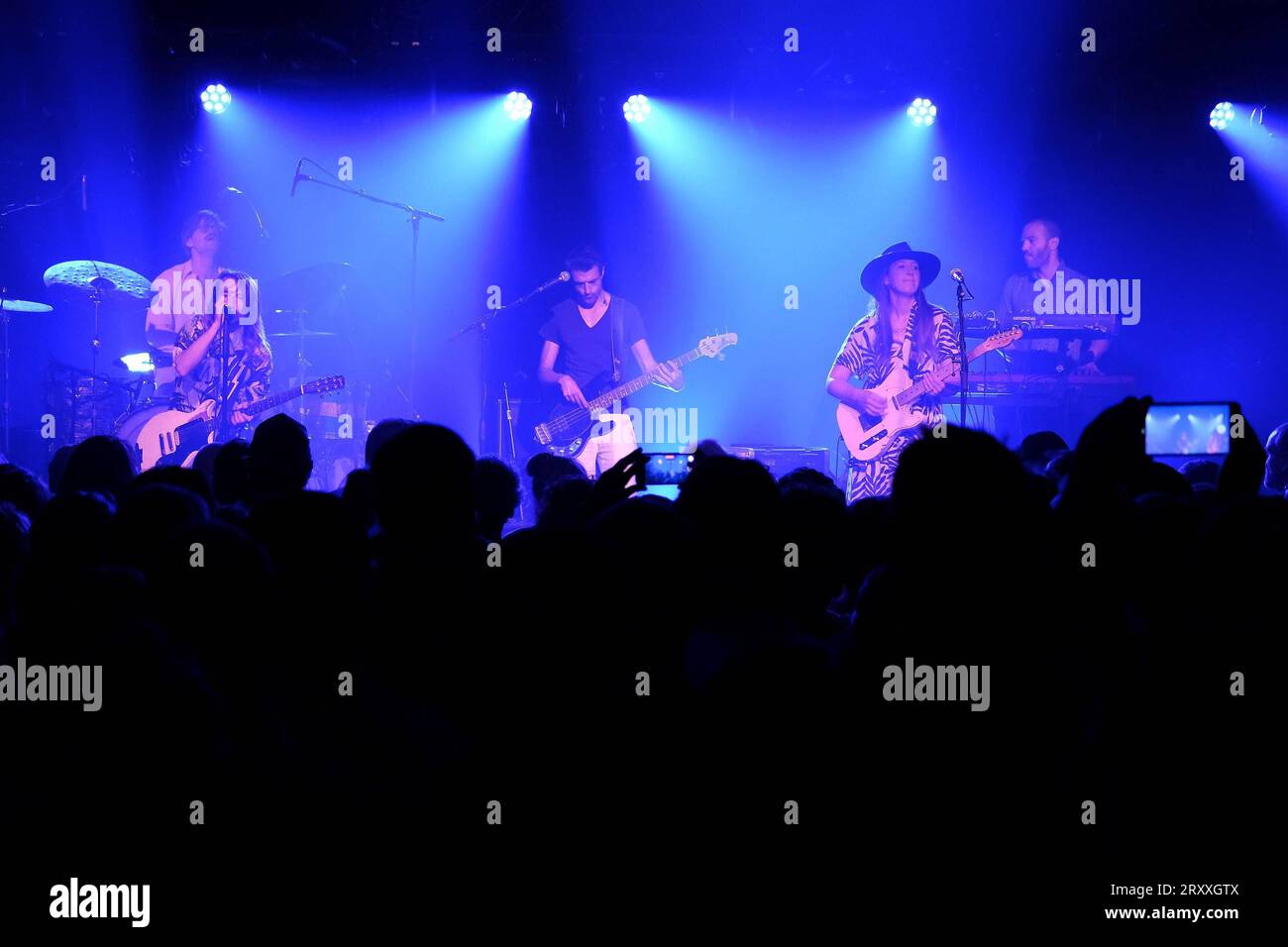 022.7.2023 xkhx Kassel, Kulturzelt Konzert Sophie Hunger und Bonaparte ...