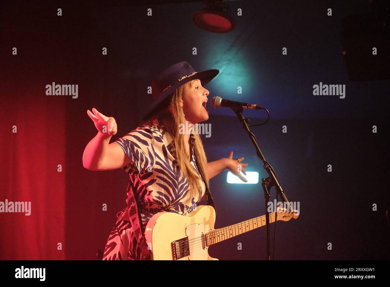 022.7.2023 xkhx Kassel, Kulturzelt Konzert Sophie Hunger und Bonaparte ...