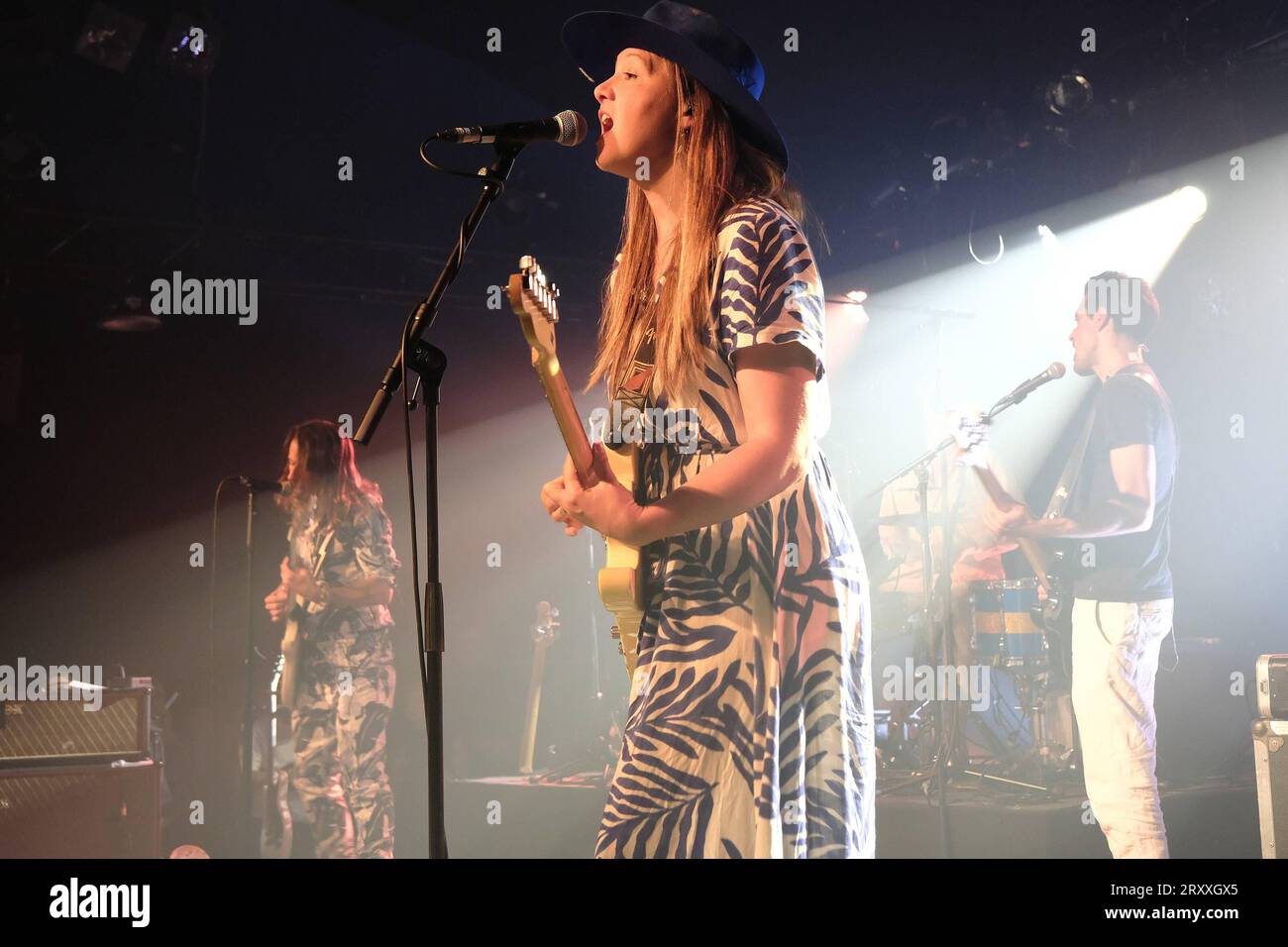 022.7.2023 xkhx Kassel, Kulturzelt Konzert Sophie Hunger und Bonaparte ...