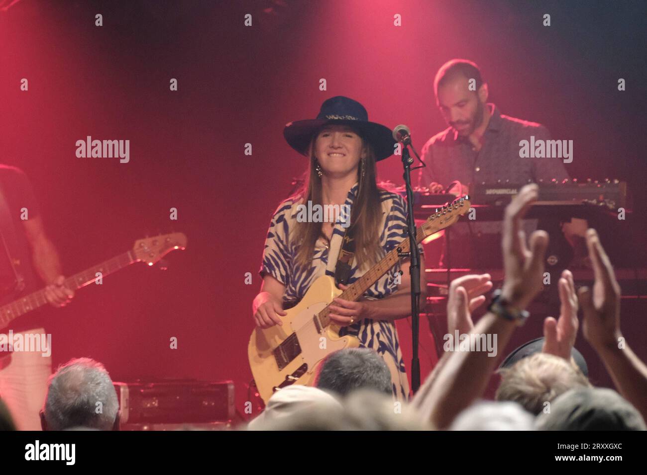 022.7.2023 xkhx Kassel, Kulturzelt Konzert Sophie Hunger und Bonaparte ...