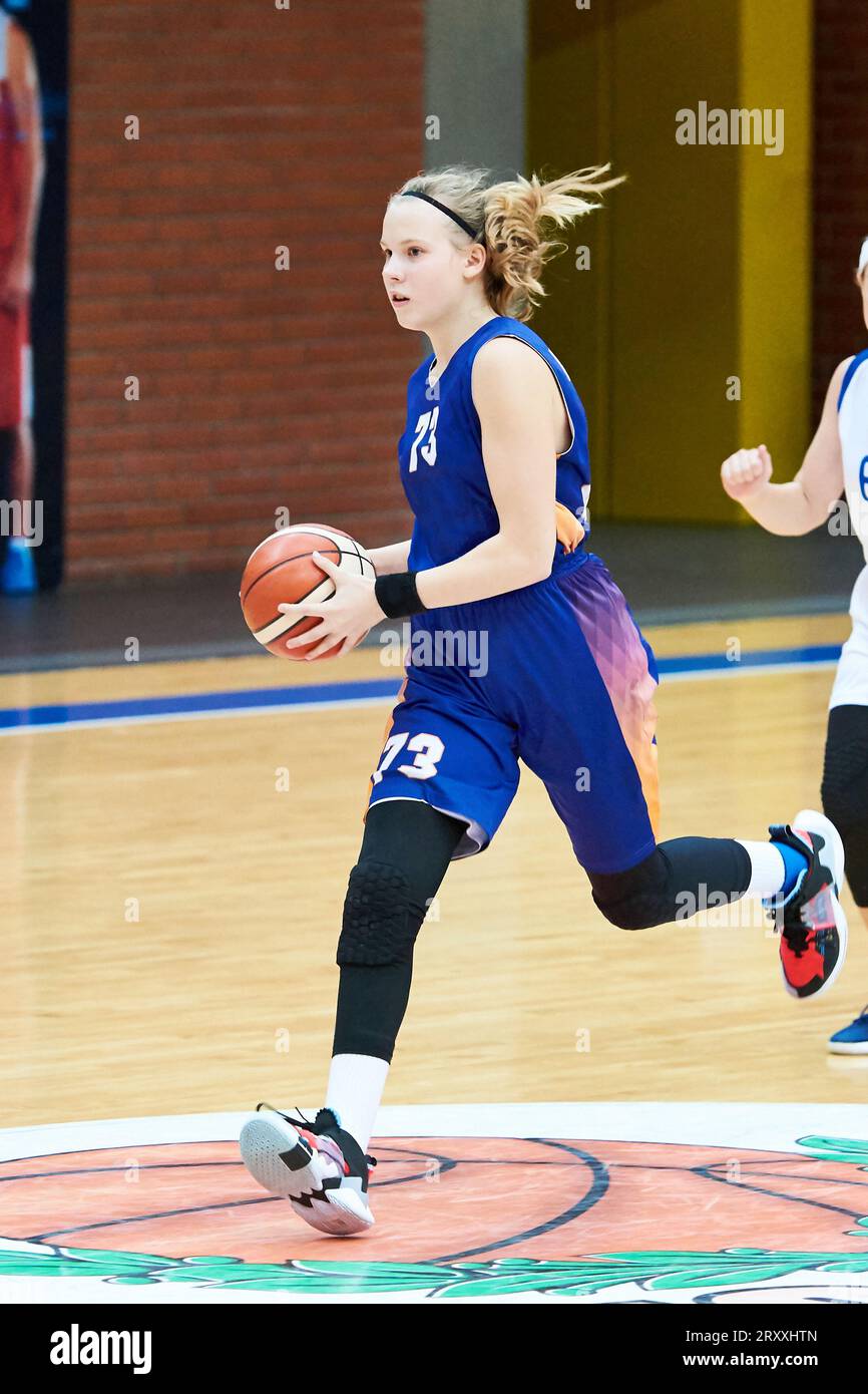 Teen girls playing sport hi-res stock photography and images - Alamy