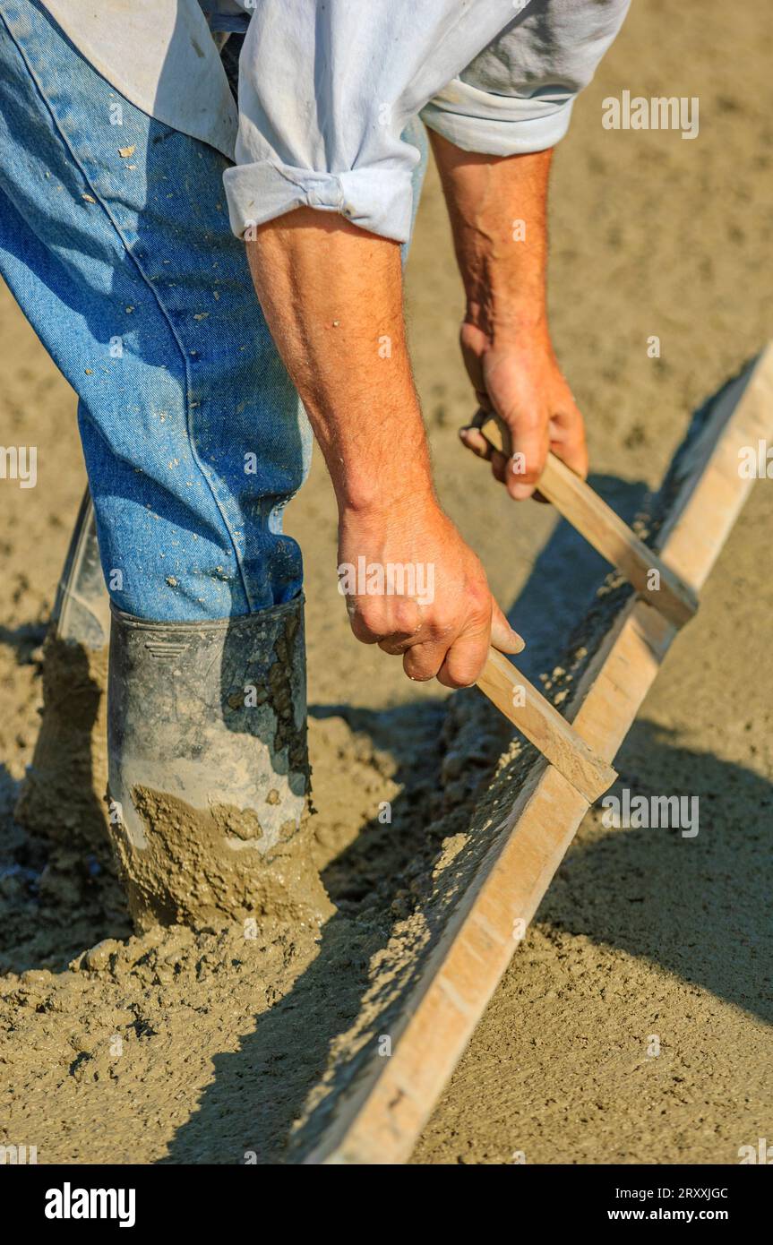 Mason labour working construction site hi-res stock photography and ...
