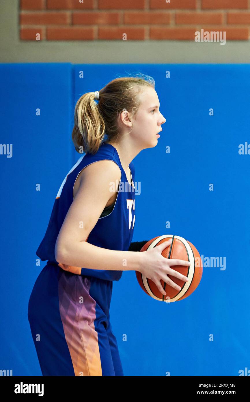 Women players basketball uniform hi-res stock photography and images ...