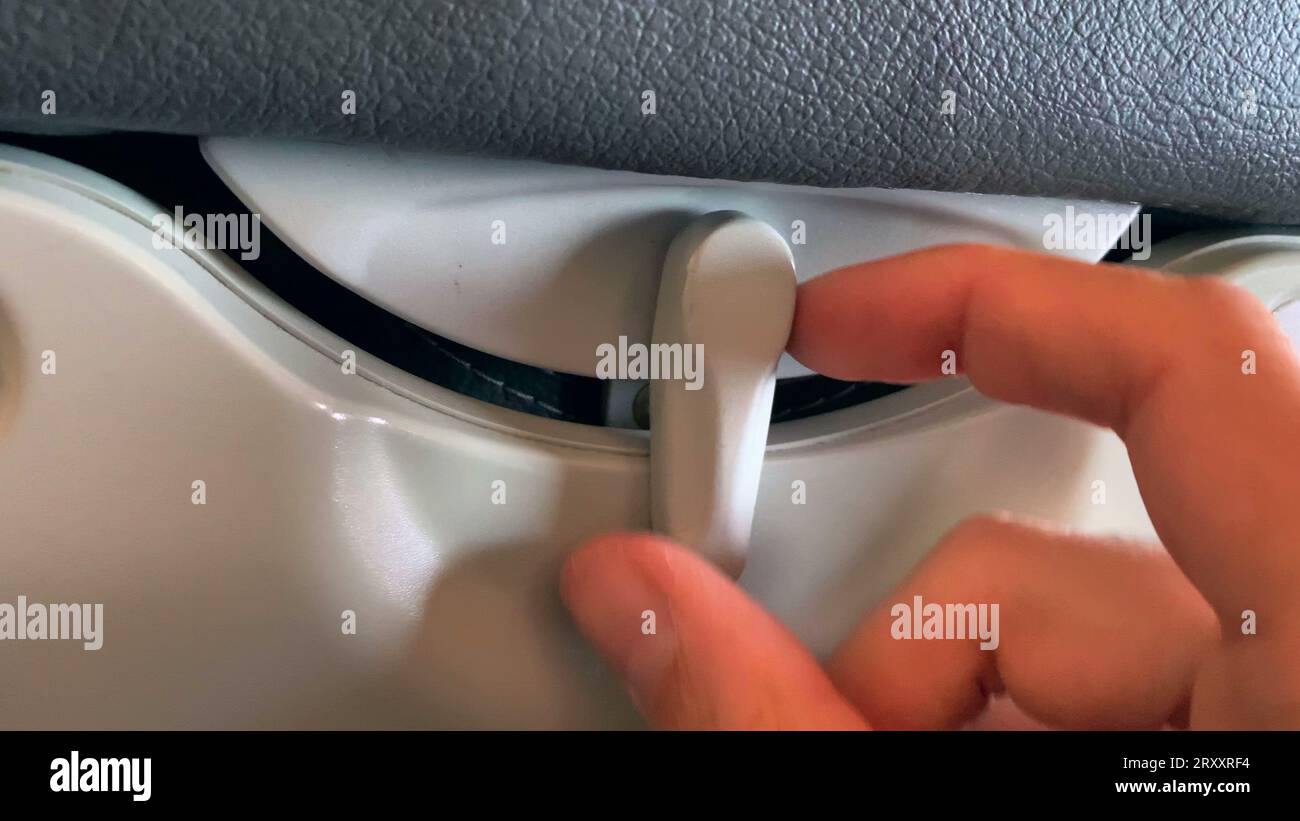 Hand opening knob for releasing table tray on plane seat backrest ...