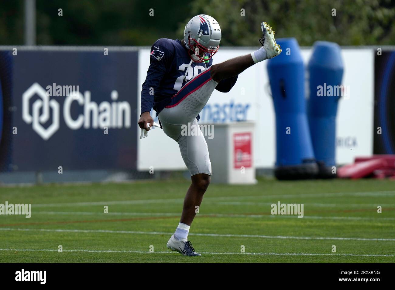 New England Patriots cornerback Shaun Wade (26) warms up during an NFL ...