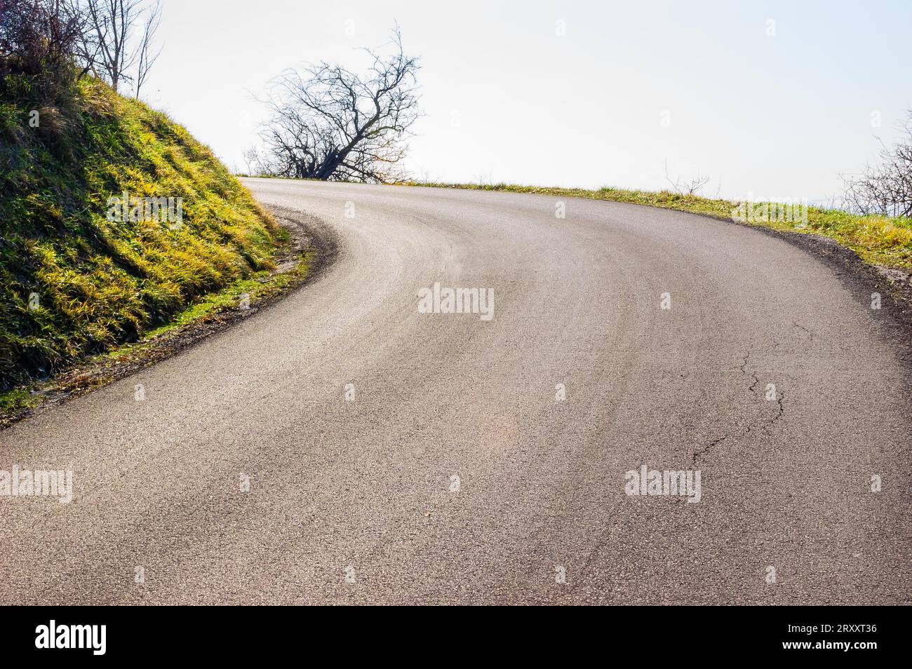 Asphalt road going uphill in the italian country Stock Photo - Alamy