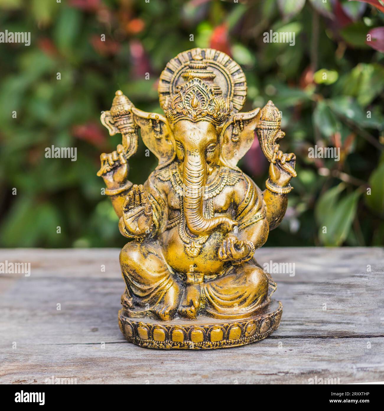 Ganesha pose hi-res stock photography and images - Alamy