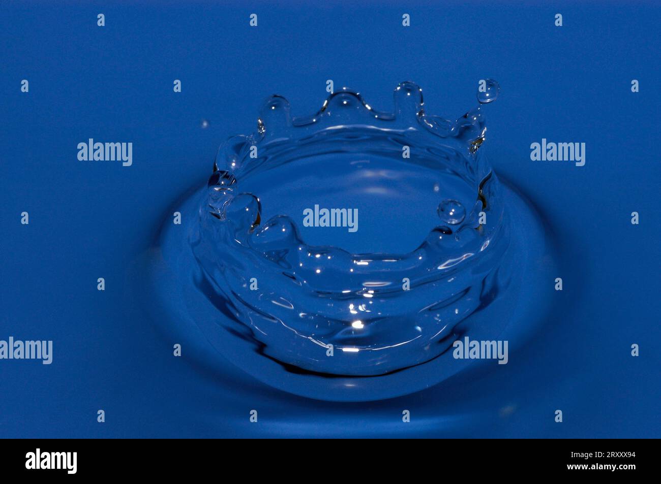 Falling drop of water, Falling drop of water Stock Photo - Alamy