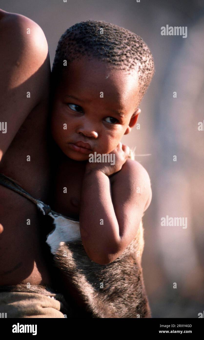 Bushman child on mother's back, africa, San, Bushmen, Bushmen, people ...